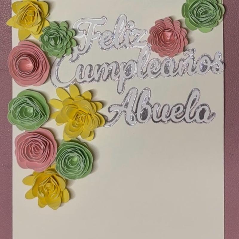 B-Day Card with Floral Design and "Feliz Cumpleaños Abuela" Text ...