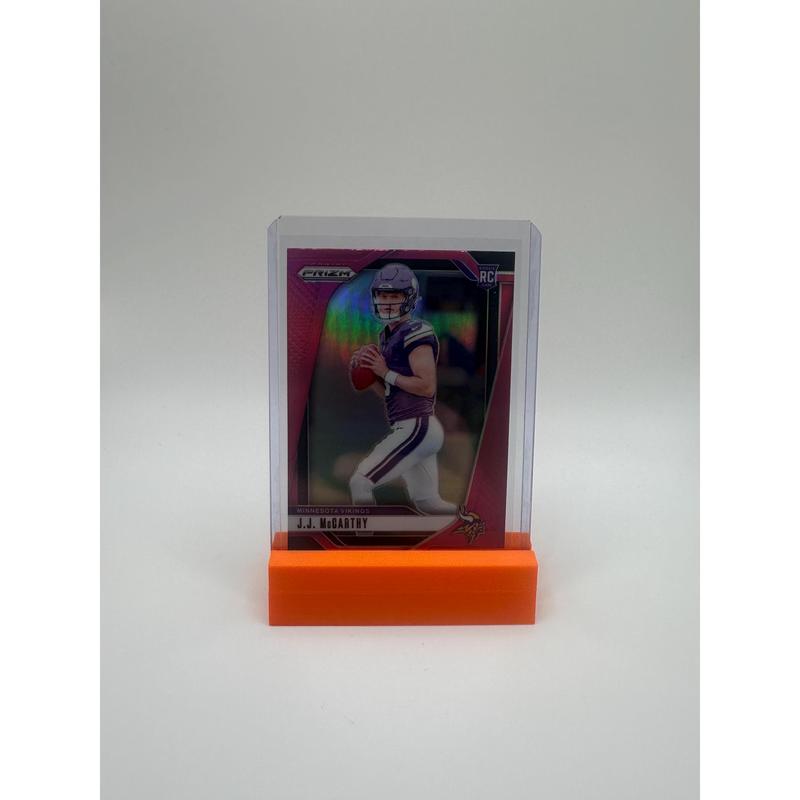 Custom 3D printed Card Display Stand For Standard 3x4 Top Loader ...